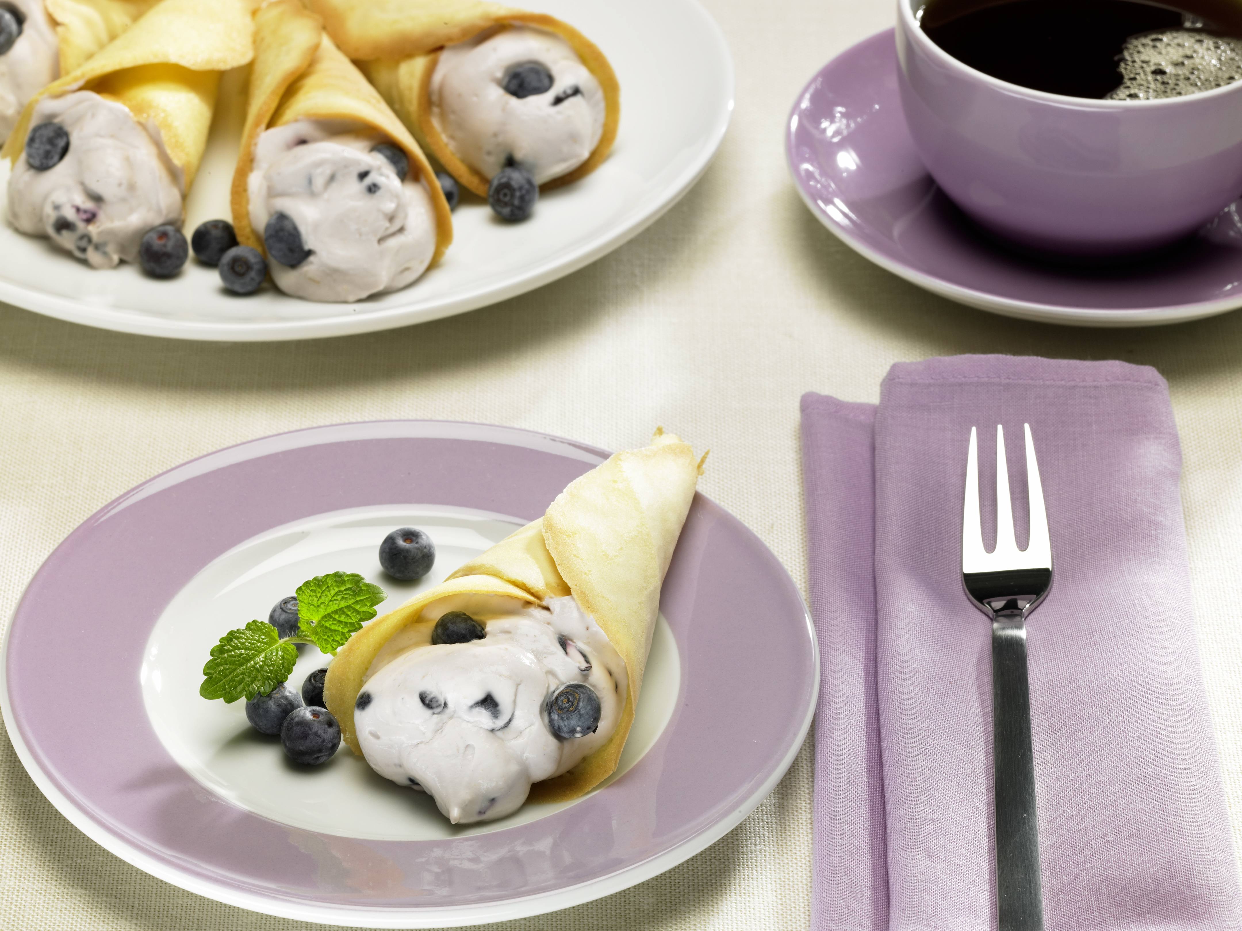 Gebäcktüten mit Heidelbeercreme | Rama